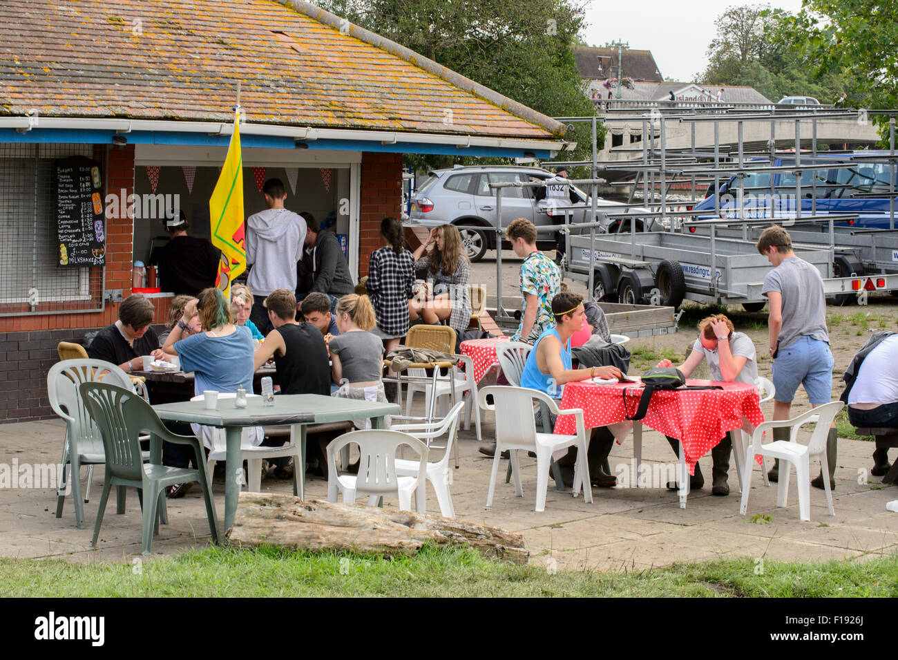 Visiting reading pop festival hi-res stock photography and images - Alamy