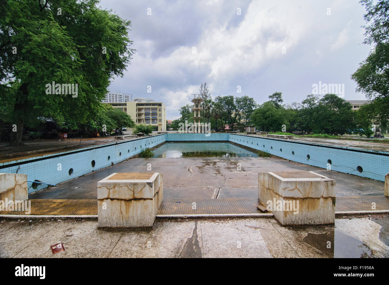 Olympic swimming pool empty hi-res stock photography and images - Alamy