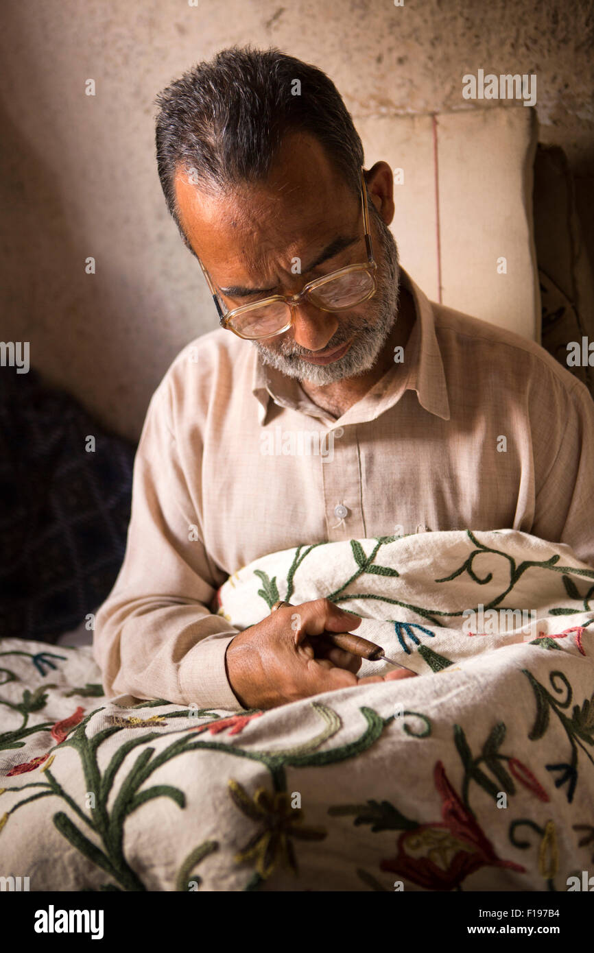 India Jammu And Kashmir Srinagar Old City Crafts Worker Hand Crewel
