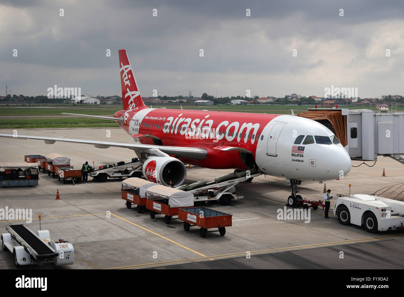 Air Asia plane on tarmac at Kuala Lumpur airport Stock Photo - Alamy