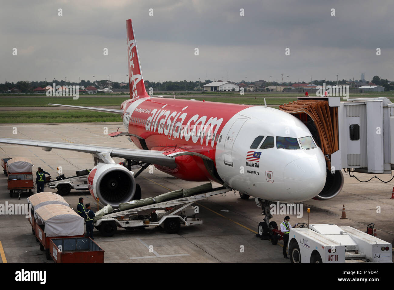 Air Asia plane on tarmac at Kuala Lumpur airport Stock Photo - Alamy