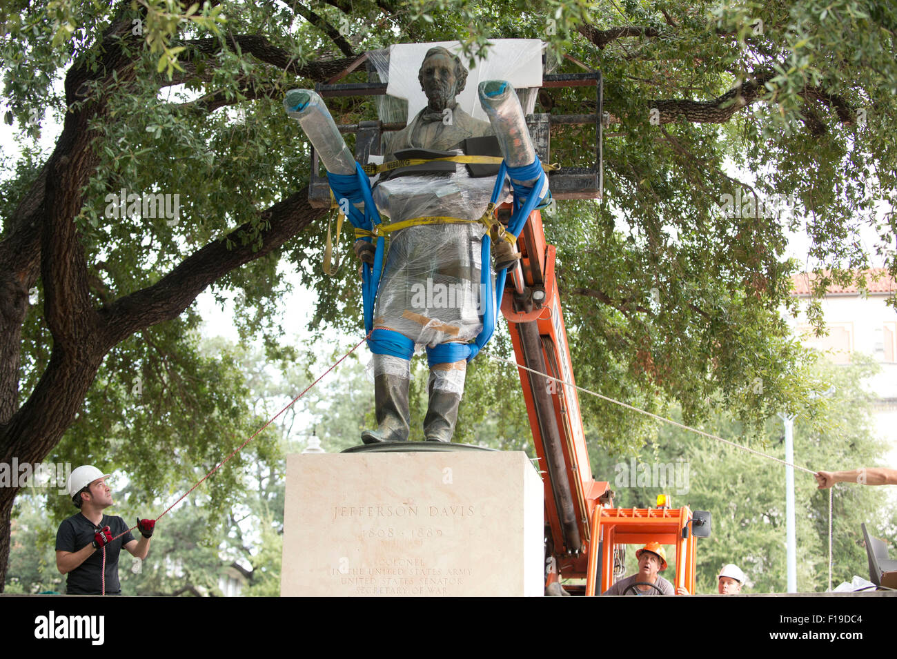 Confederate statue removal hi-res stock photography and images - Alamy