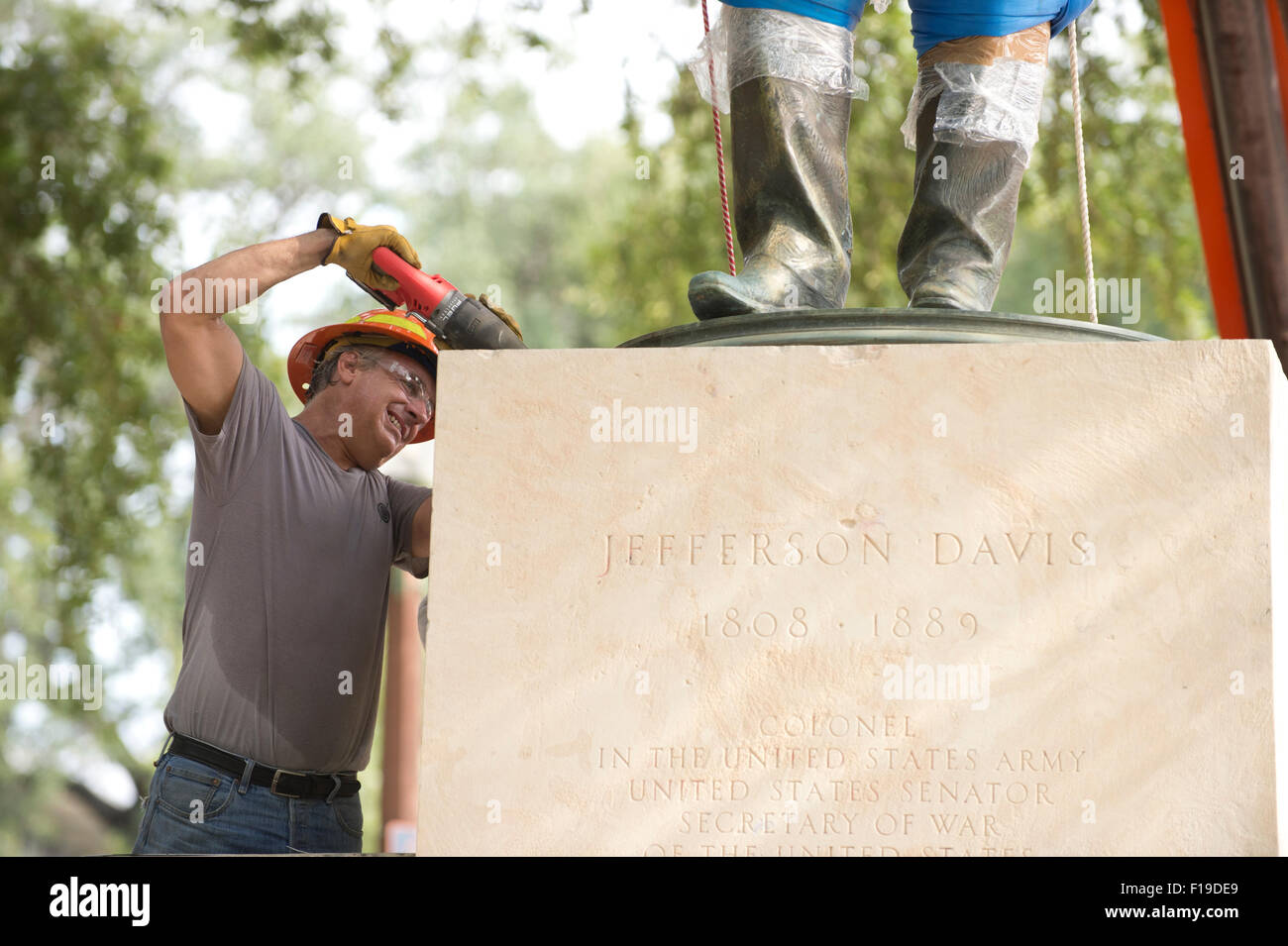 Statue removal austin hi-res stock photography and images - Alamy