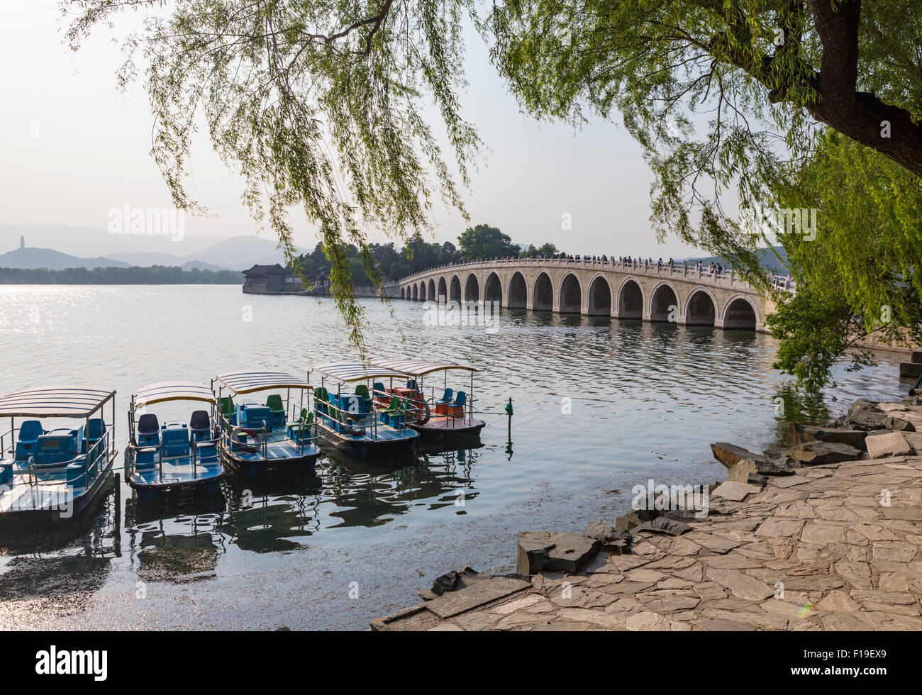 Pedal boats and Seventeen Arch Bridge at South Lake of the Summer ...