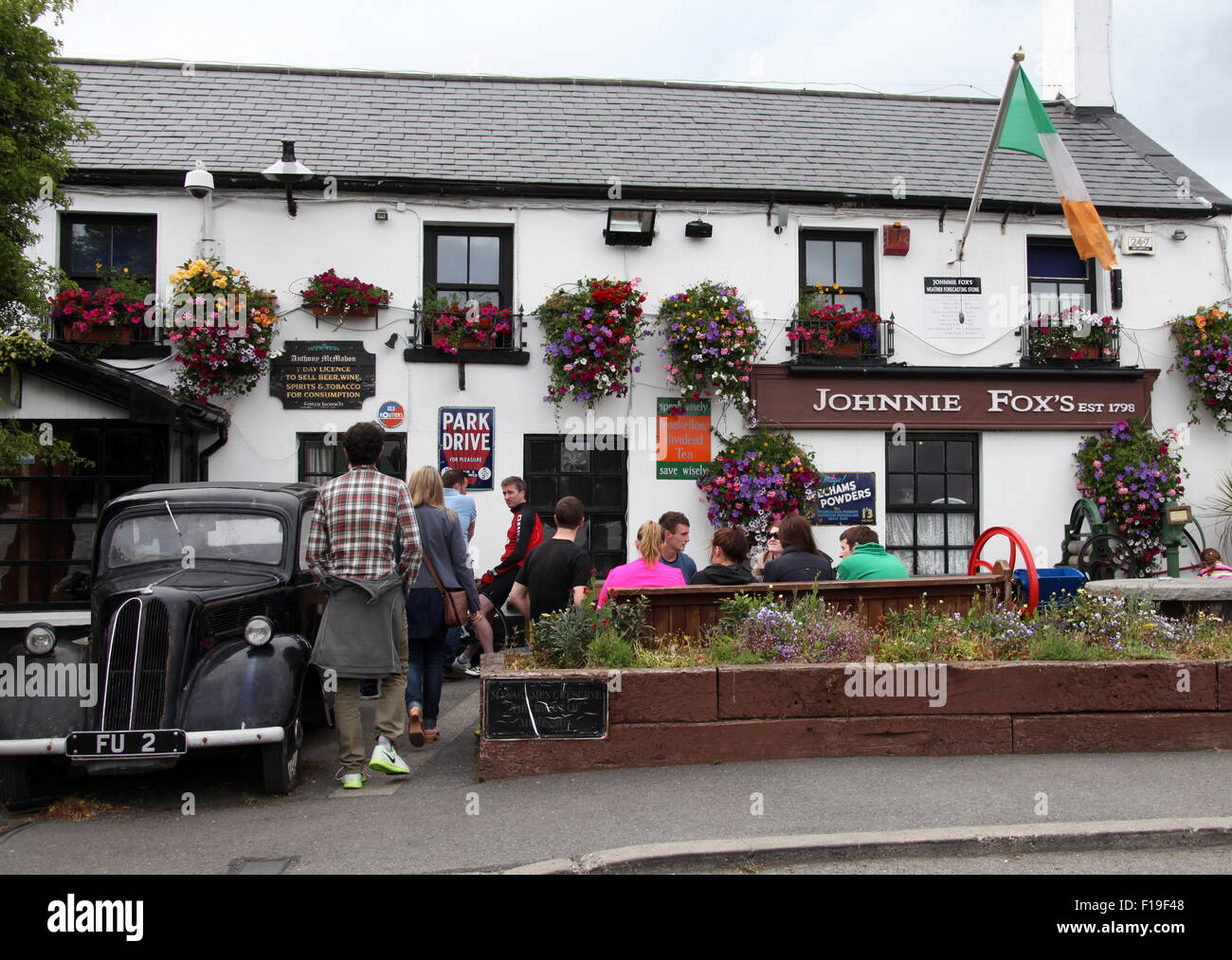 Traditional irish pub hi-res stock photography and images - Alamy