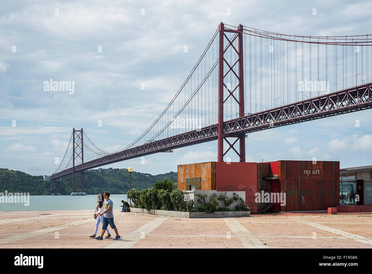 25th april bridge lisbon hi-res stock photography and images - Alamy