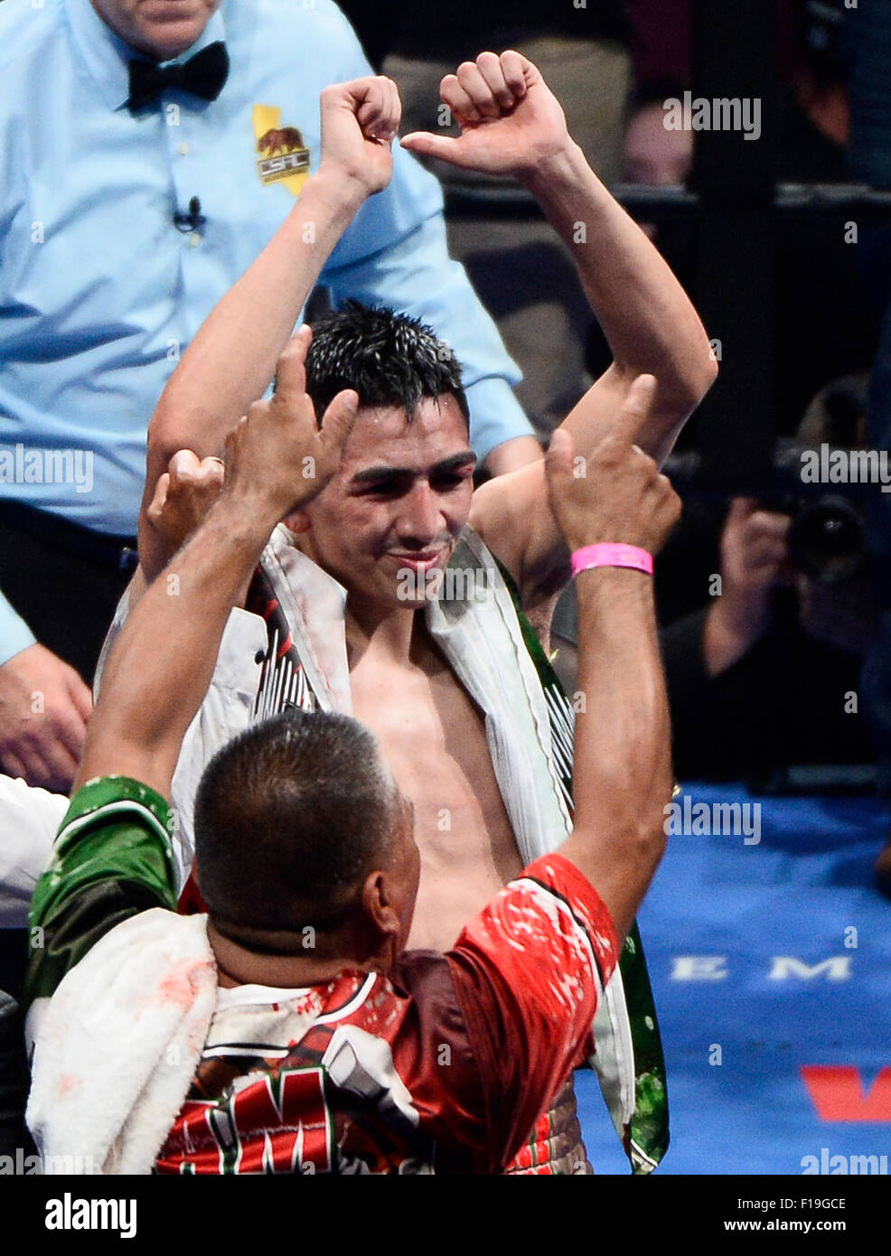 Aug 29, 2015. Los Angeles CA Leo Santa Cruz takes the win by majority ...