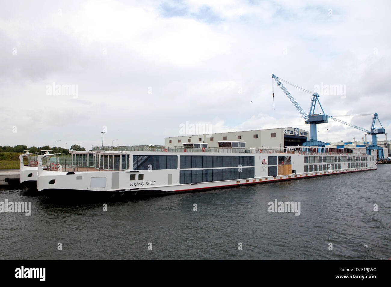 Longship viking hi-res stock photography and images - Alamy