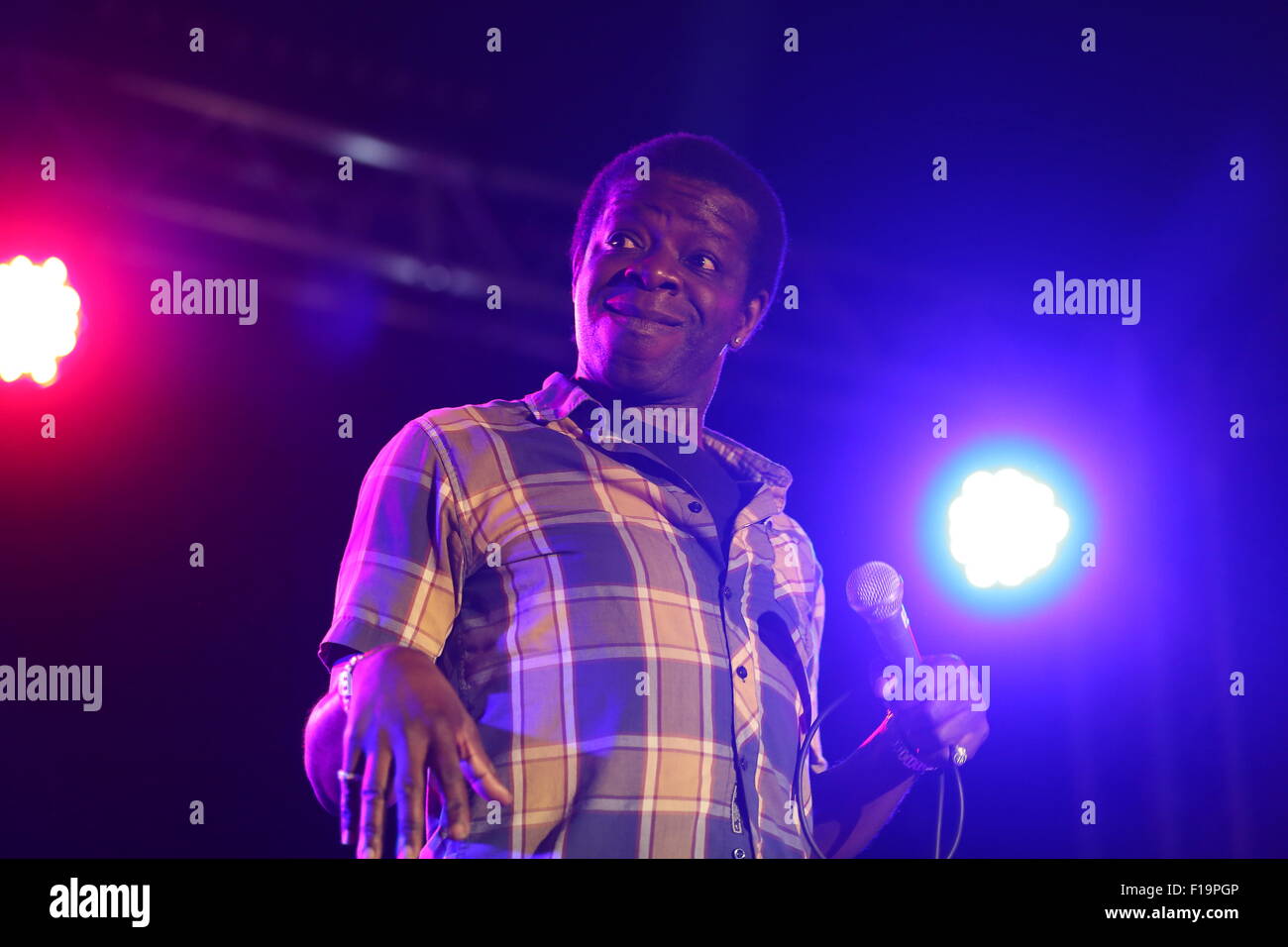 Stand up comedian stage hi-res stock photography and images - Alamy