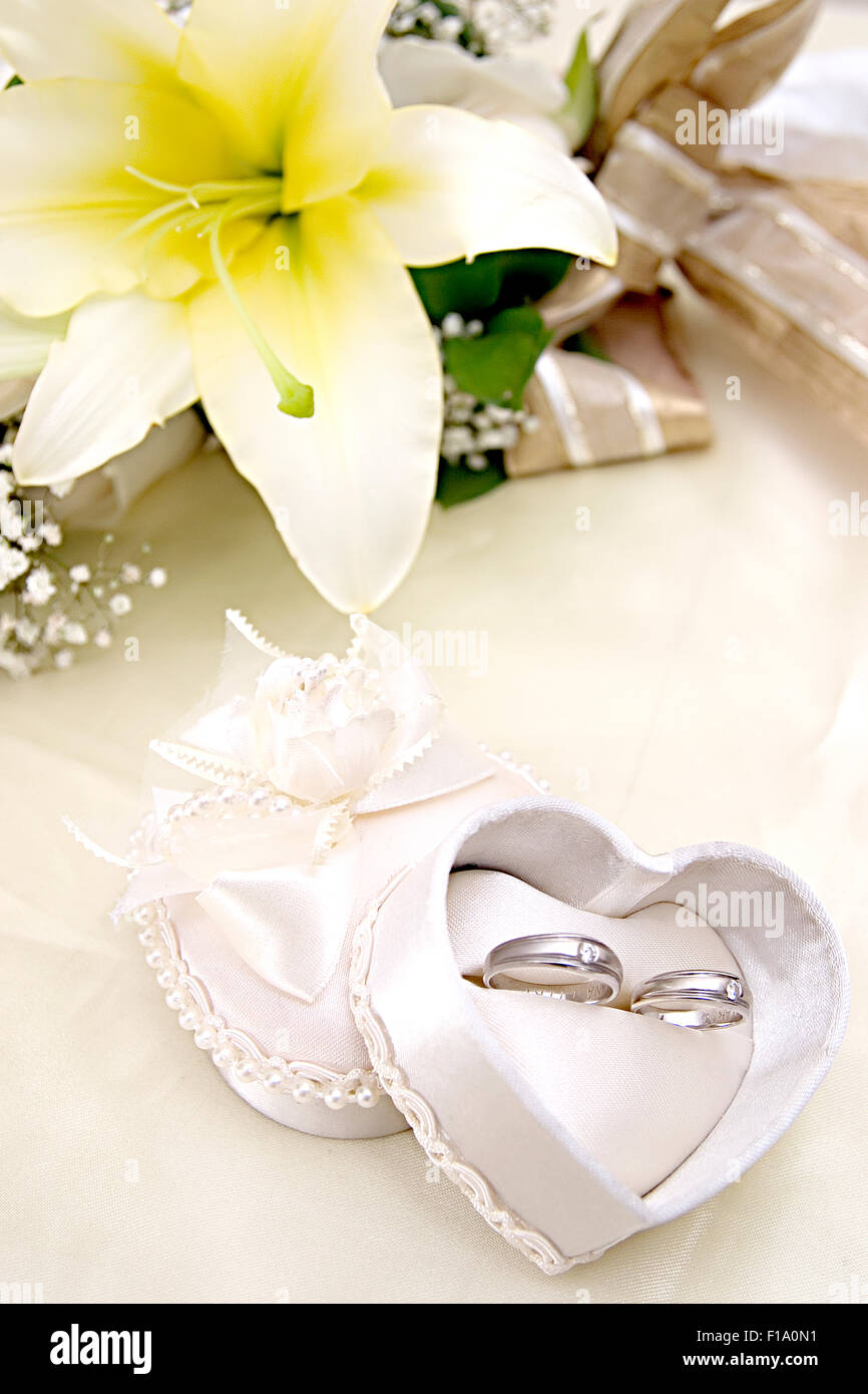 Lily flowers in the box hi-res stock photography and images - Alamy