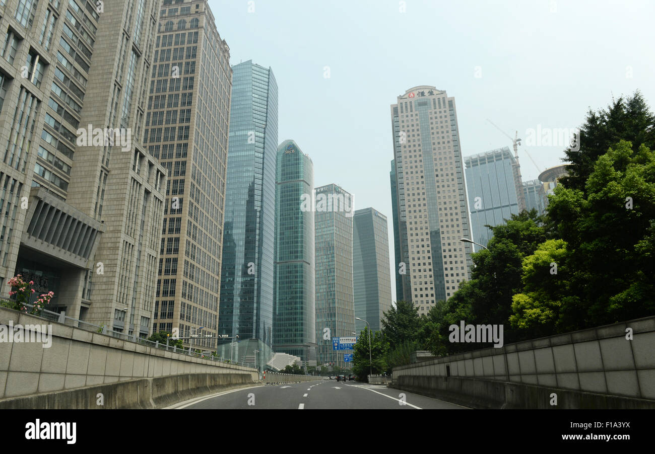 The Pudong quarter with its sky scrapers, banks and office buildings ...