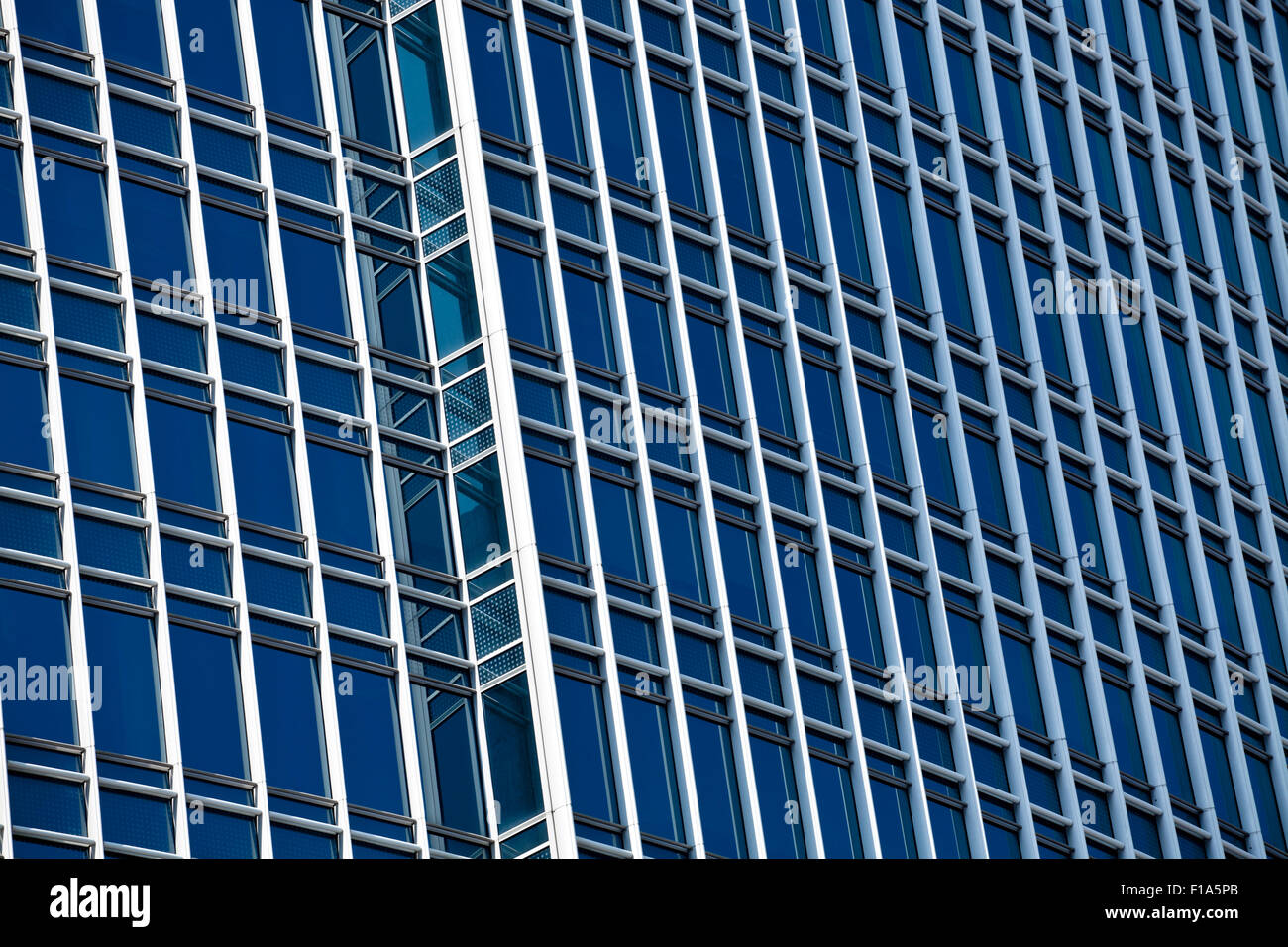 Glass office exterior hi-res stock photography and images - Alamy
