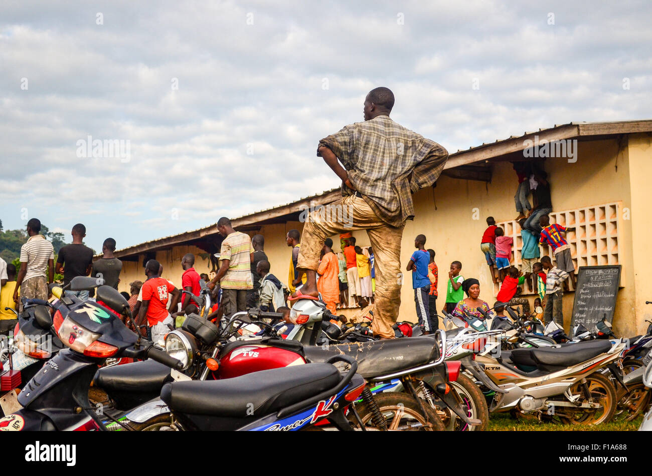 African crowd city hi-res stock photography and images - Alamy
