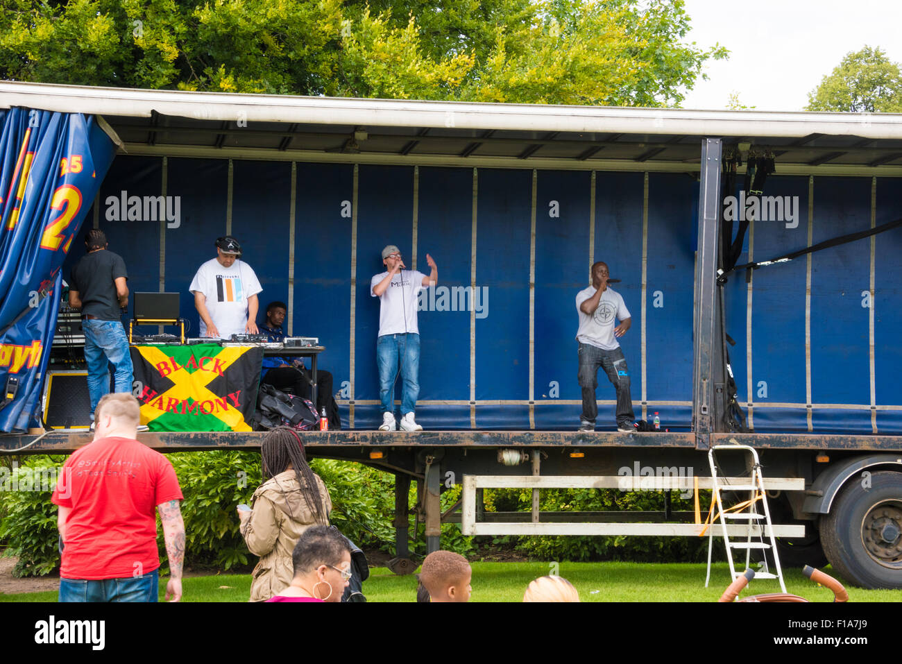 Two rappers on stage hi-res stock photography and images - Alamy