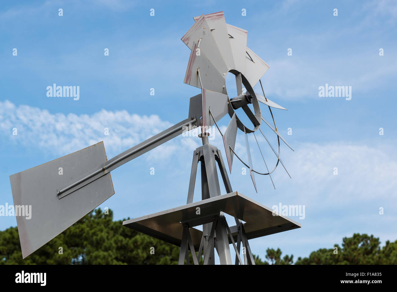 American farm windmill hi-res stock photography and images - Alamy
