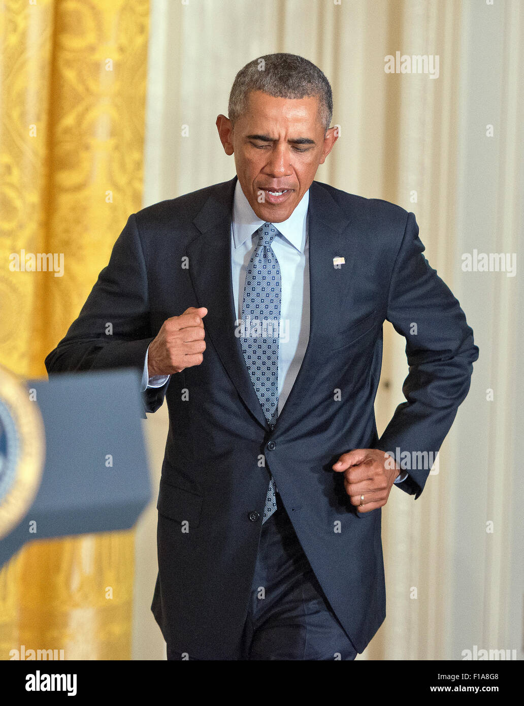 United States President Barack Obama jogs to the podium as he arrives ...