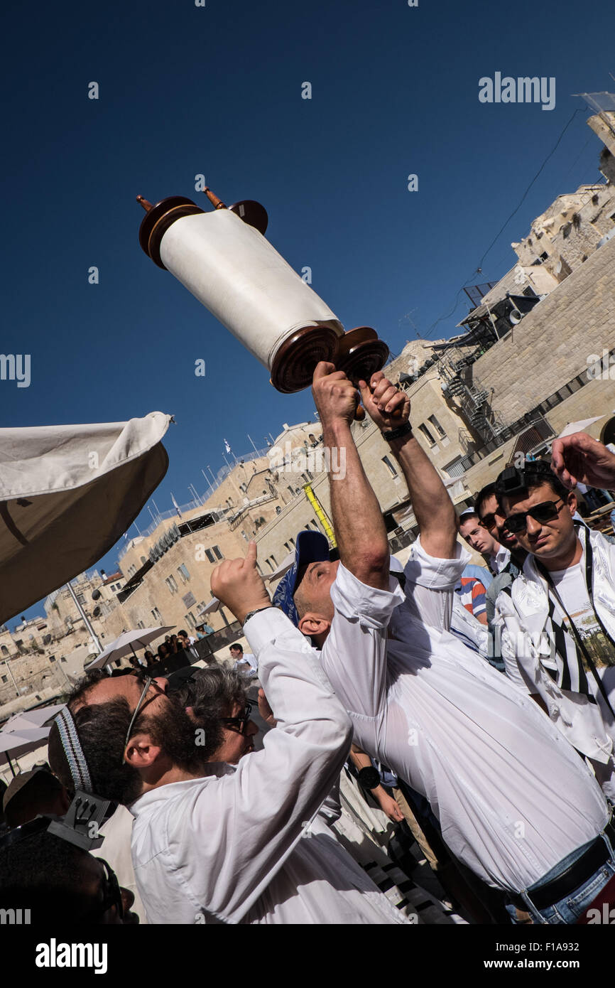 A Jewish man raises a Torah scroll high in the air Stock Photo - Alamy