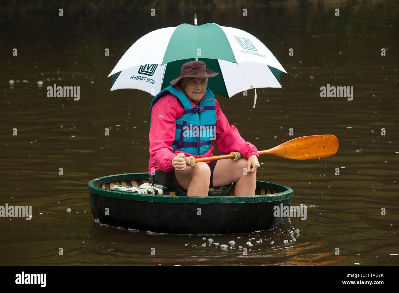 Boat coracle wales hi-res stock photography and images - Alamy
