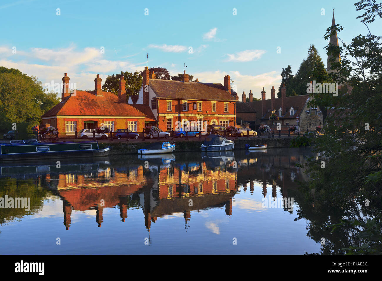 Old anchor inn hi-res stock photography and images - Alamy