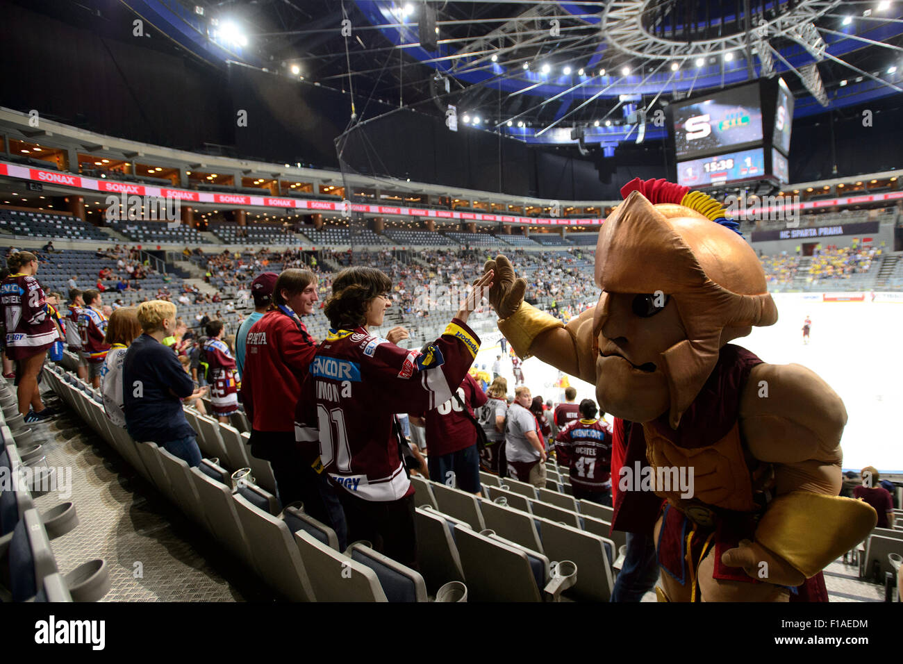 Prague, Czech Republic. 28th Aug, 2015. Fans and mascot of HC Sparta ...