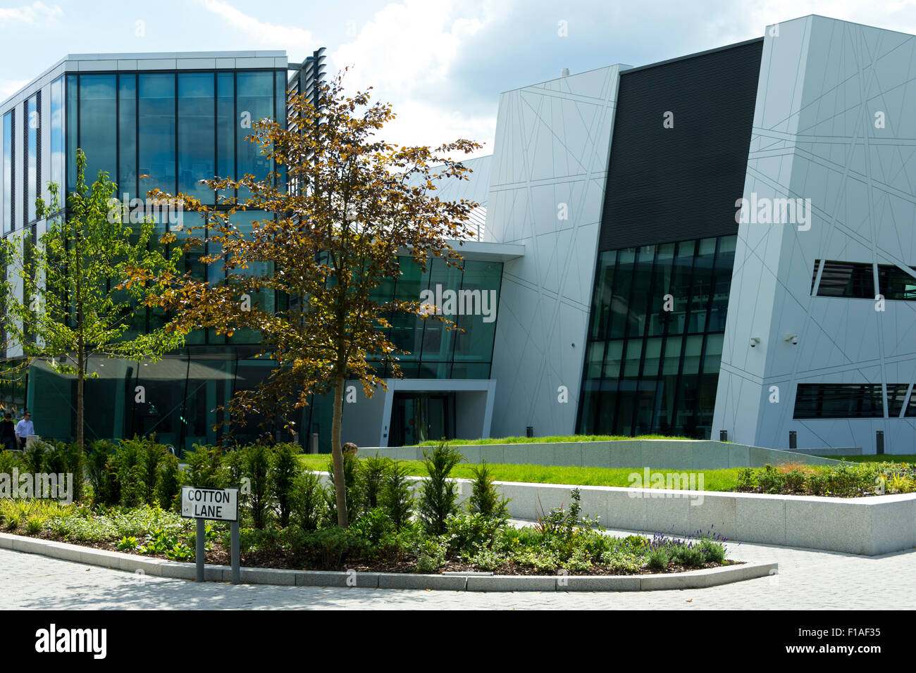 The Manchester Cancer Research Centre building, designed by Wilson ...
