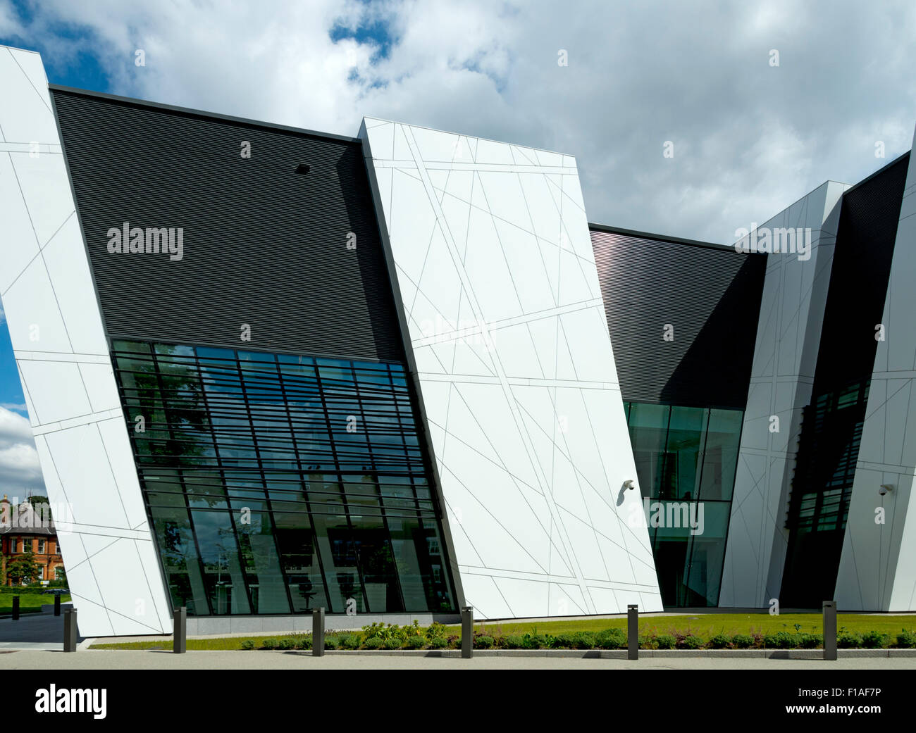 The Manchester Cancer Research Centre building, designed by Wilson ...