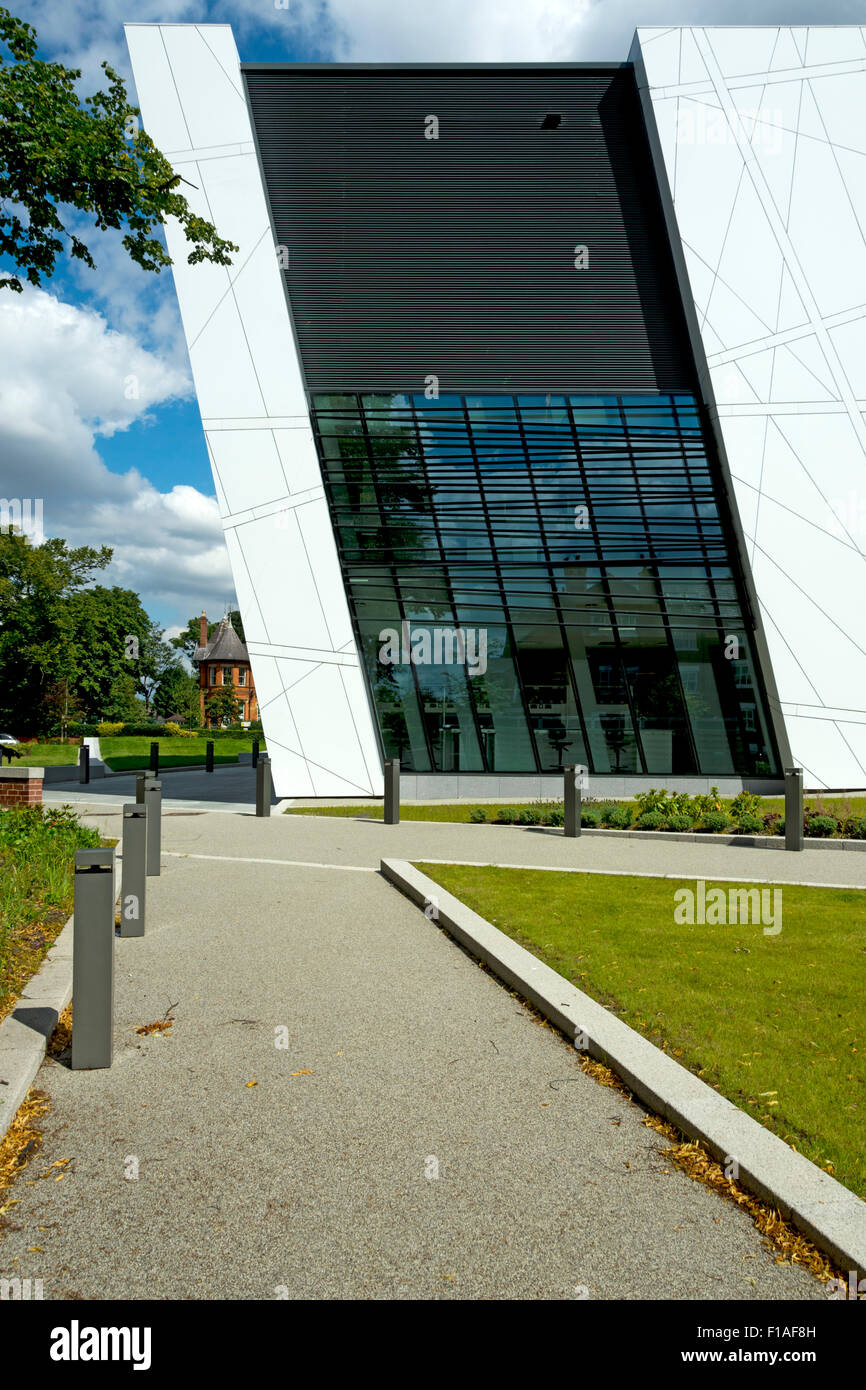 The Manchester Cancer Research Centre building, designed by Wilson ...