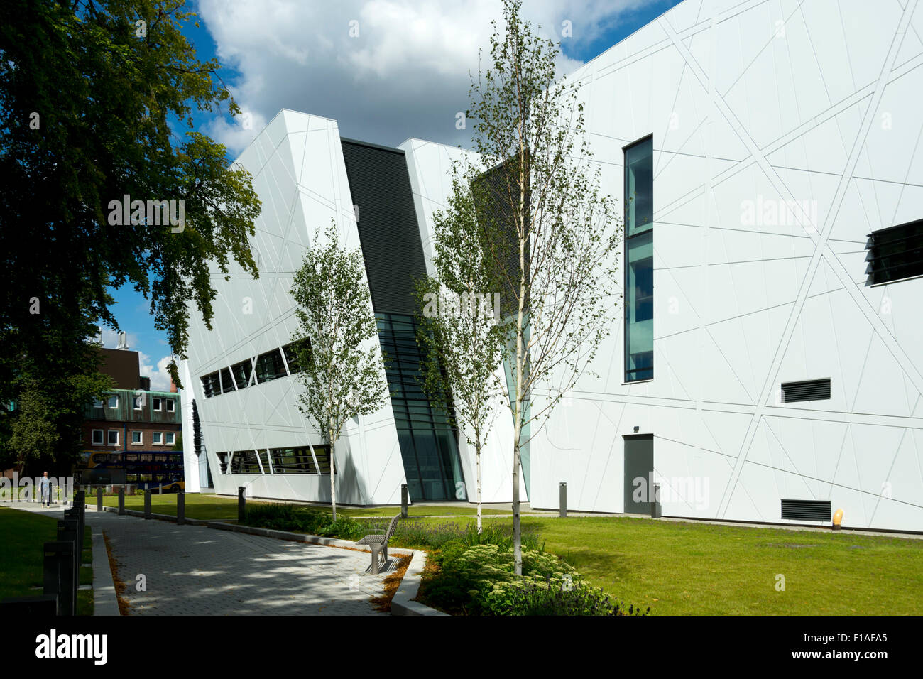 The Manchester Cancer Research Centre building, designed by Wilson ...