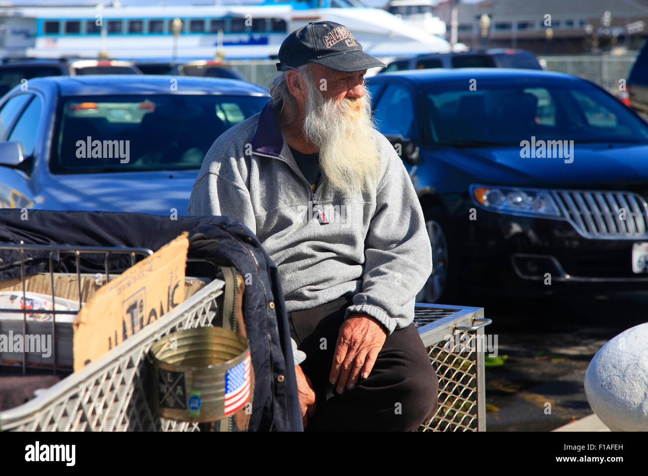 Homeless old man on streets hi-res stock photography and images - Alamy