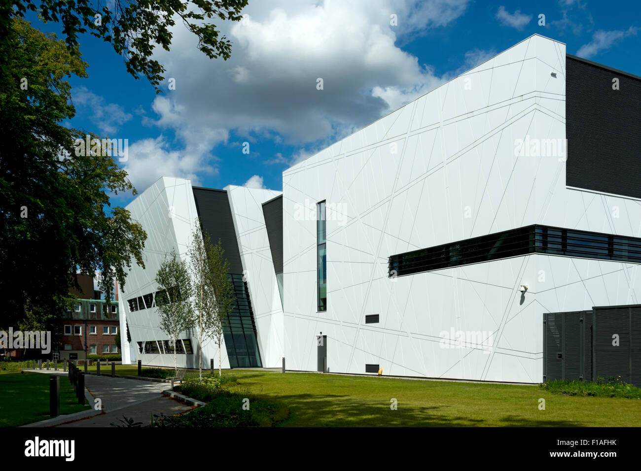 The Manchester Cancer Research Centre building, designed by Wilson ...