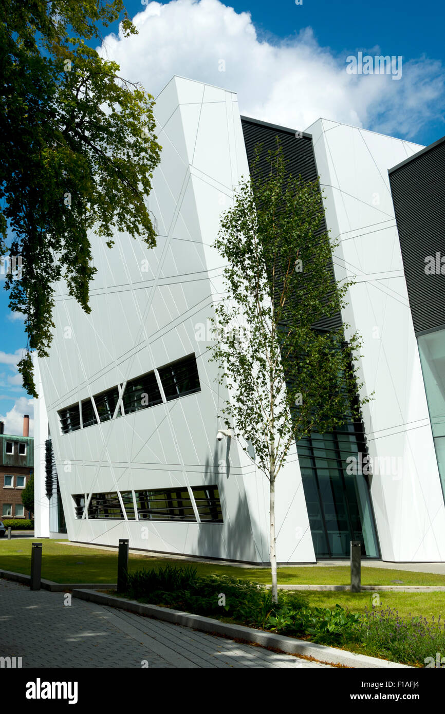 The Manchester Cancer Research Centre building, designed by Wilson ...