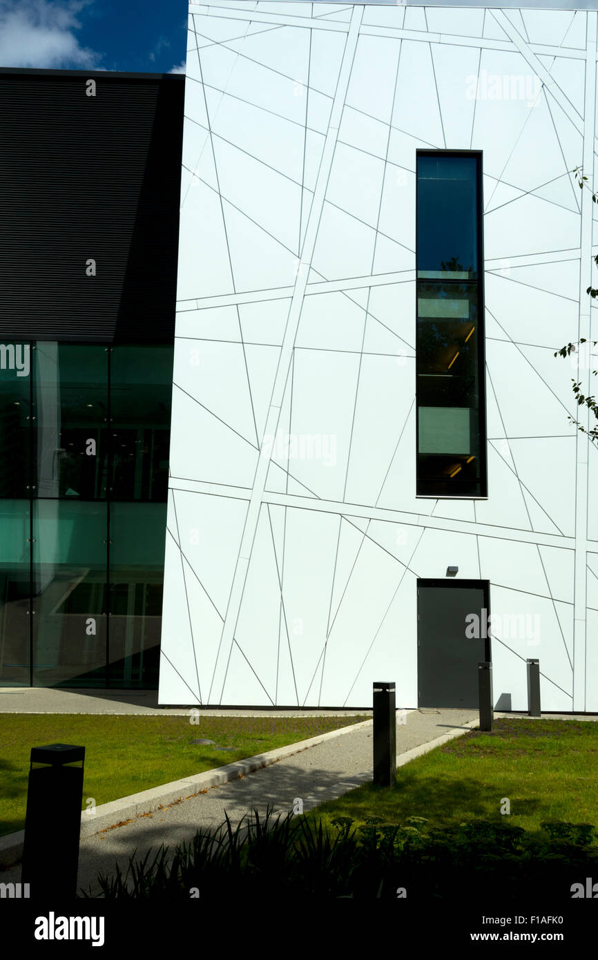 The Manchester Cancer Research Centre building, designed by Wilson ...