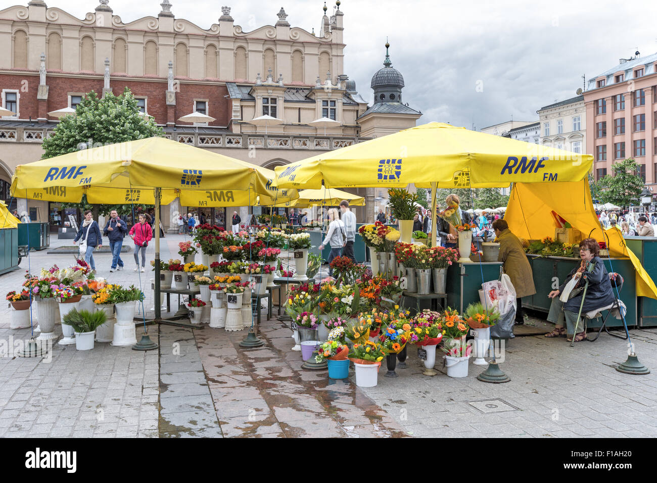 Main Market Square (Rynek Glowny), Krakow, Poland Stock Photo - Alamy