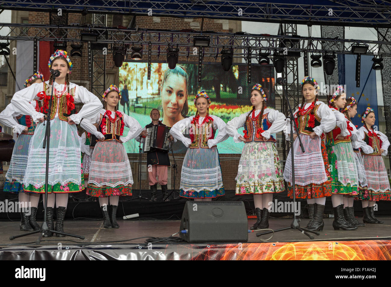Krakowiak or Cracovienne is a fast, syncopated Polish folk dance in ...