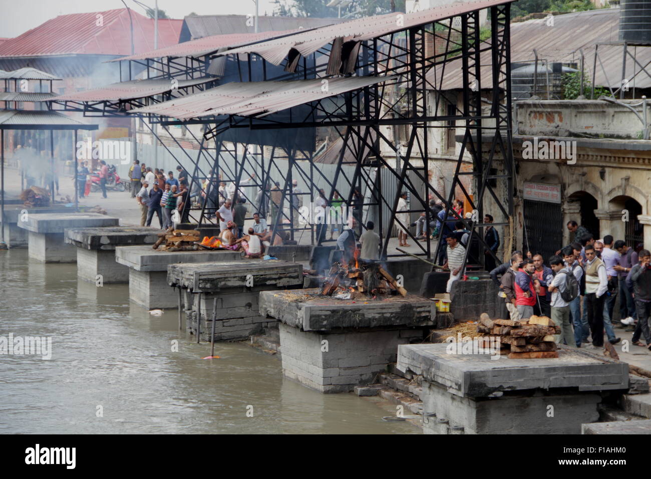 Hindu cremation rituals at the banks of Bagmati river at Pashupatinath ...