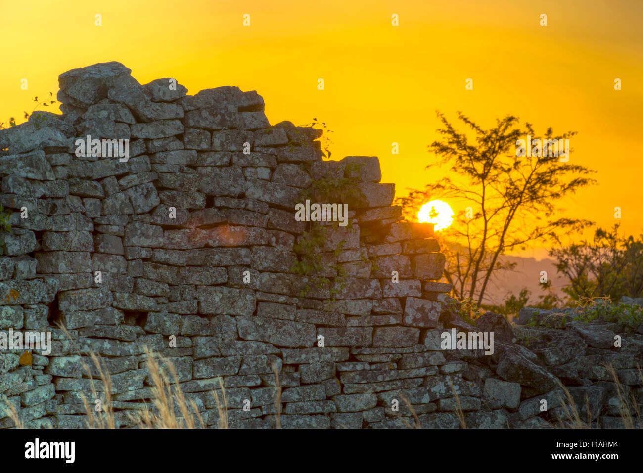 Large houses of stone chiefs' houses kalanga people great enclosure ...