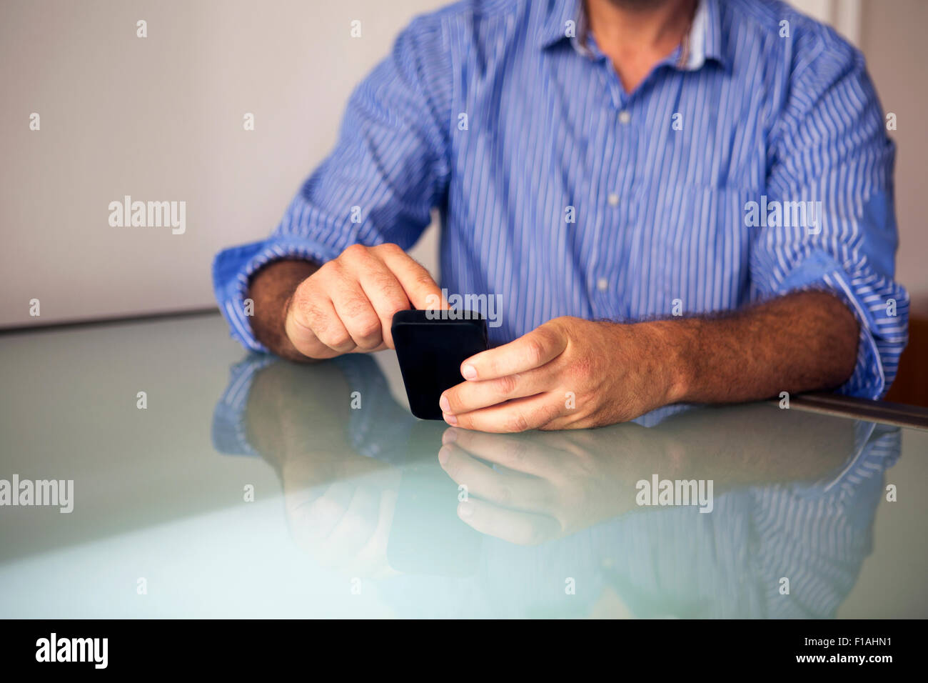 Closeup hands holding mobile phone hi-res stock photography and images ...