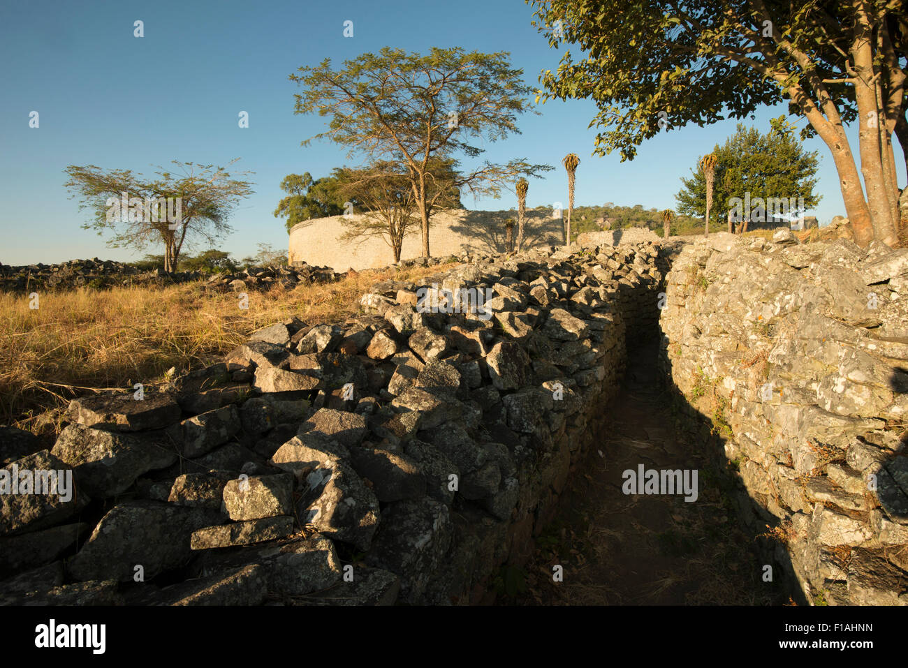 Zimbabwe traditional house hi-res stock photography and images - Alamy