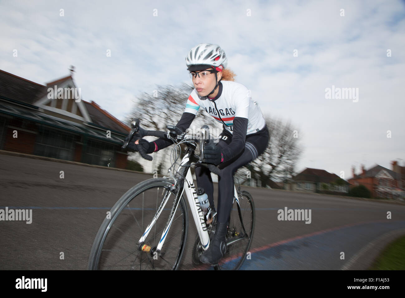 Female solo cyclist hi-res stock photography and images - Alamy