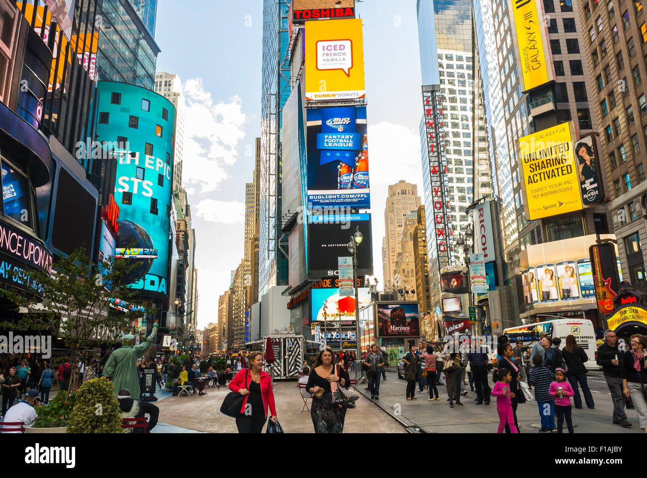 Crowd busy street new york hi-res stock photography and images - Alamy