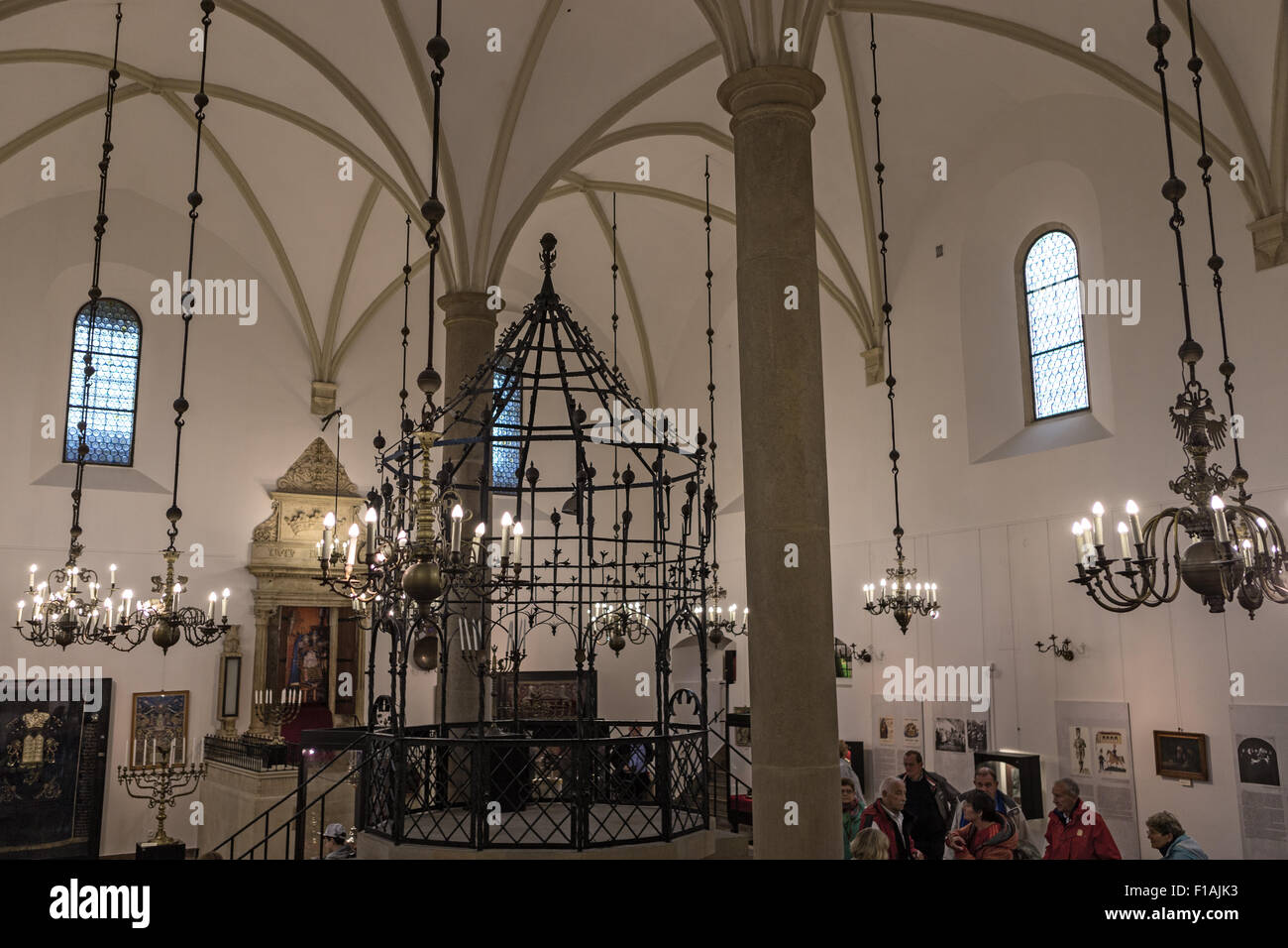 Synagogue bima hi-res stock photography and images - Alamy