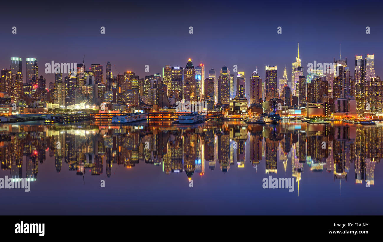 Manhattan at night Stock Photo - Alamy