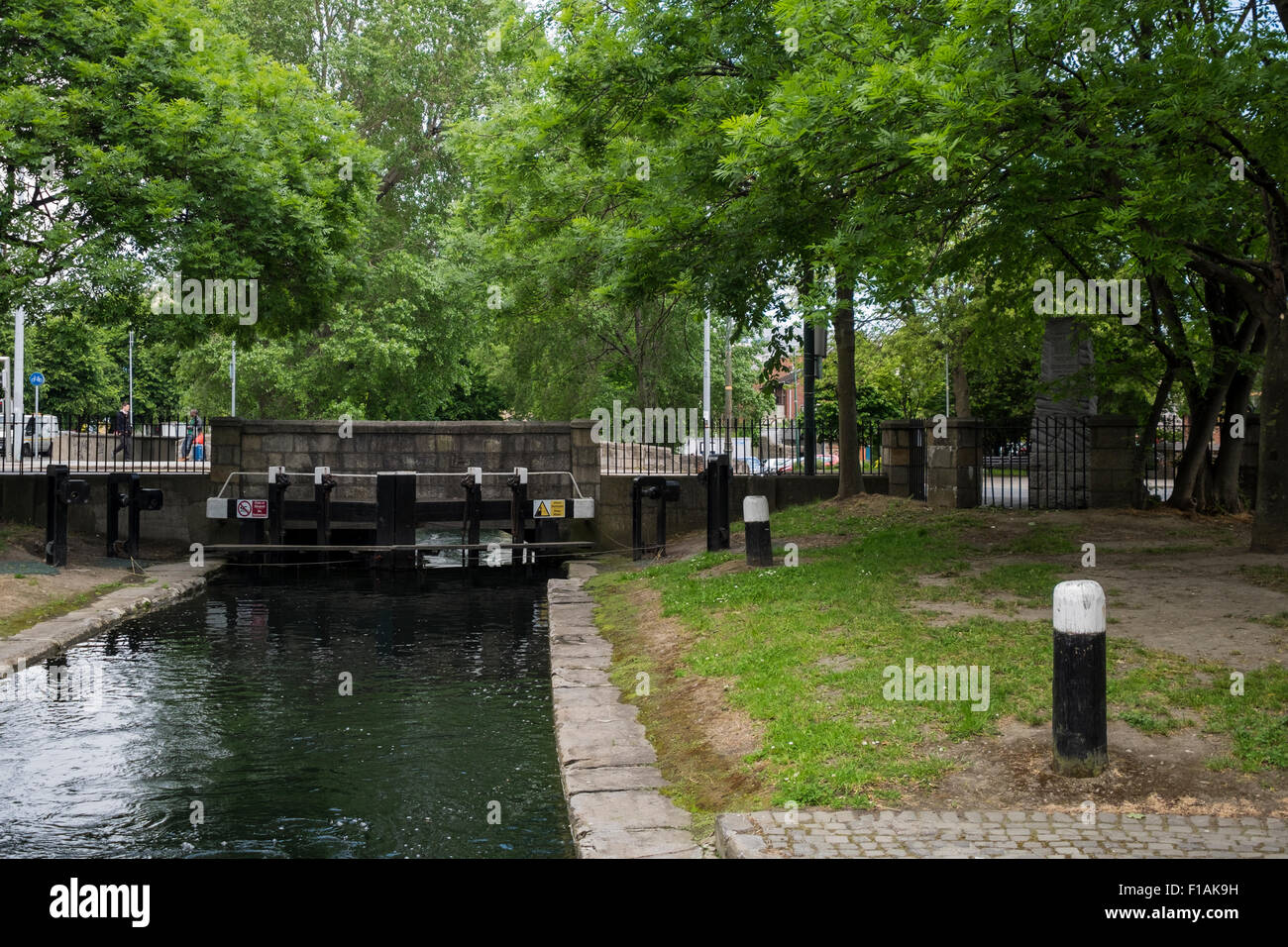 Rising gates hi-res stock photography and images - Alamy