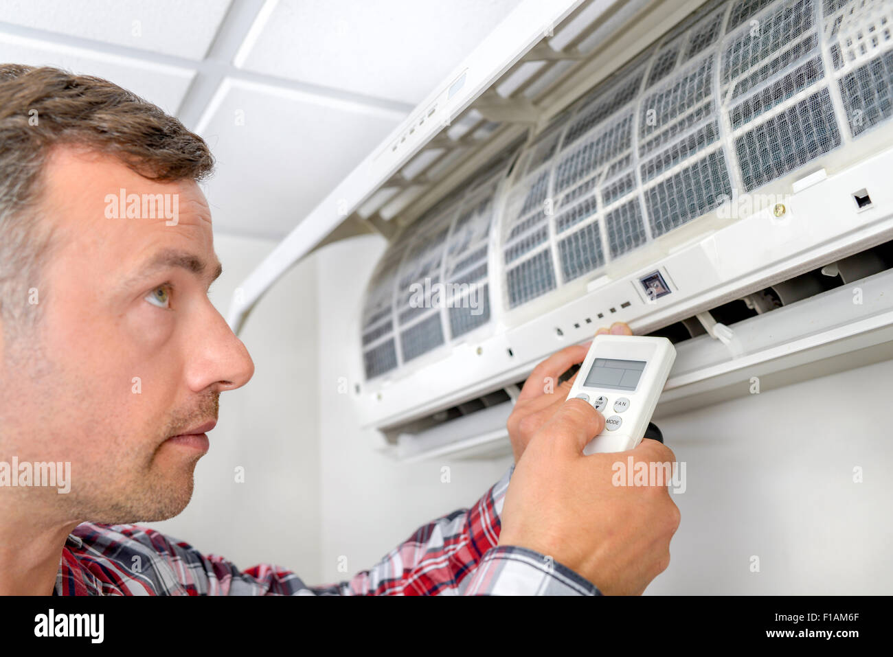 Man installing a new air conditioning unit Stock Photo - Alamy