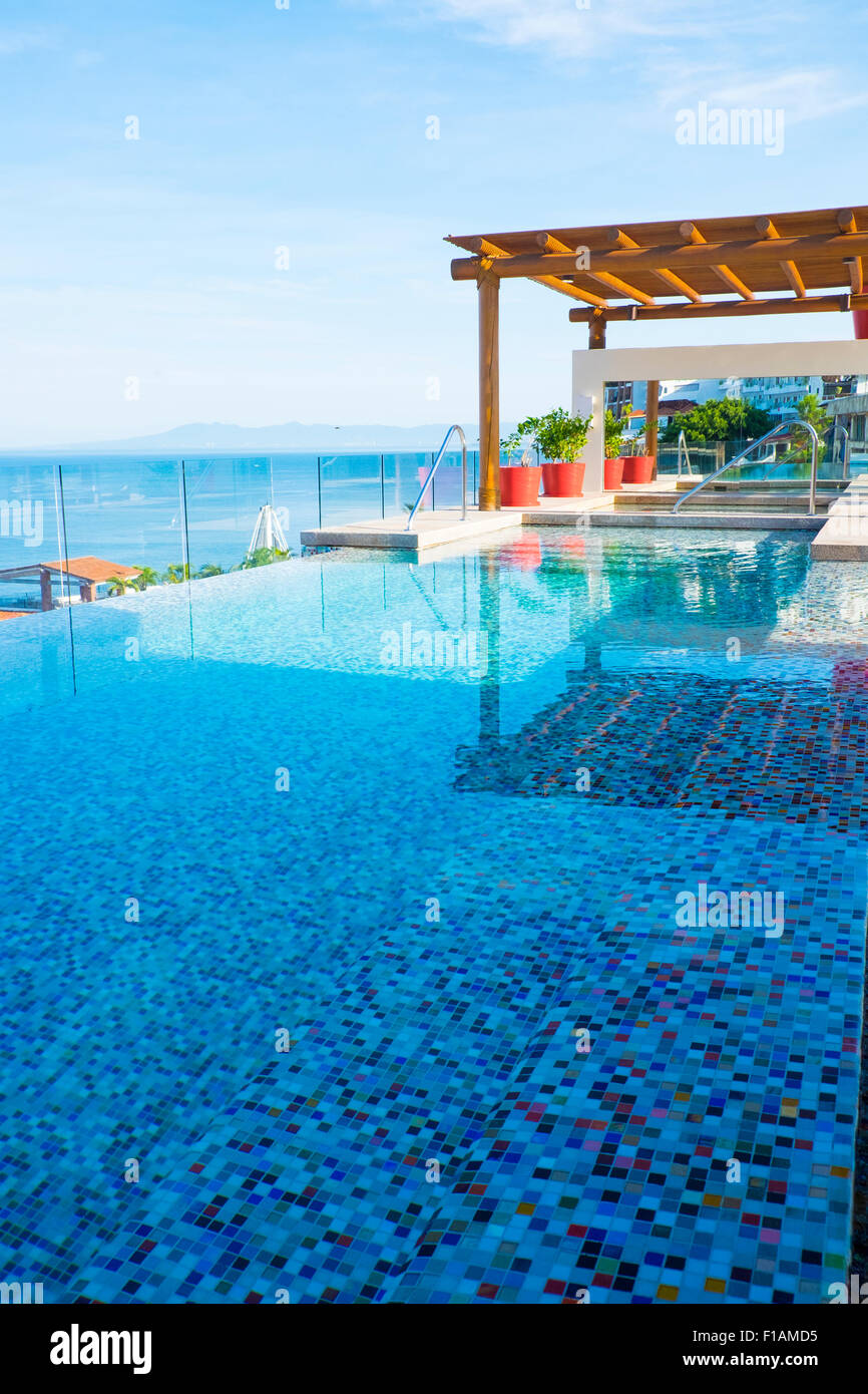 Mexico, Puerto Vallarta, infinity pool on roof top Stock Photo - Alamy