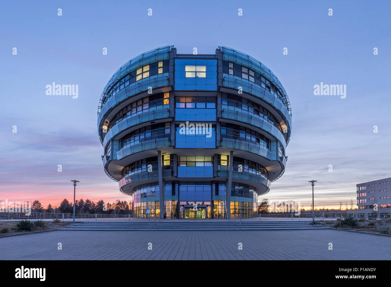 Neuroscience building hi-res stock photography and images - Alamy