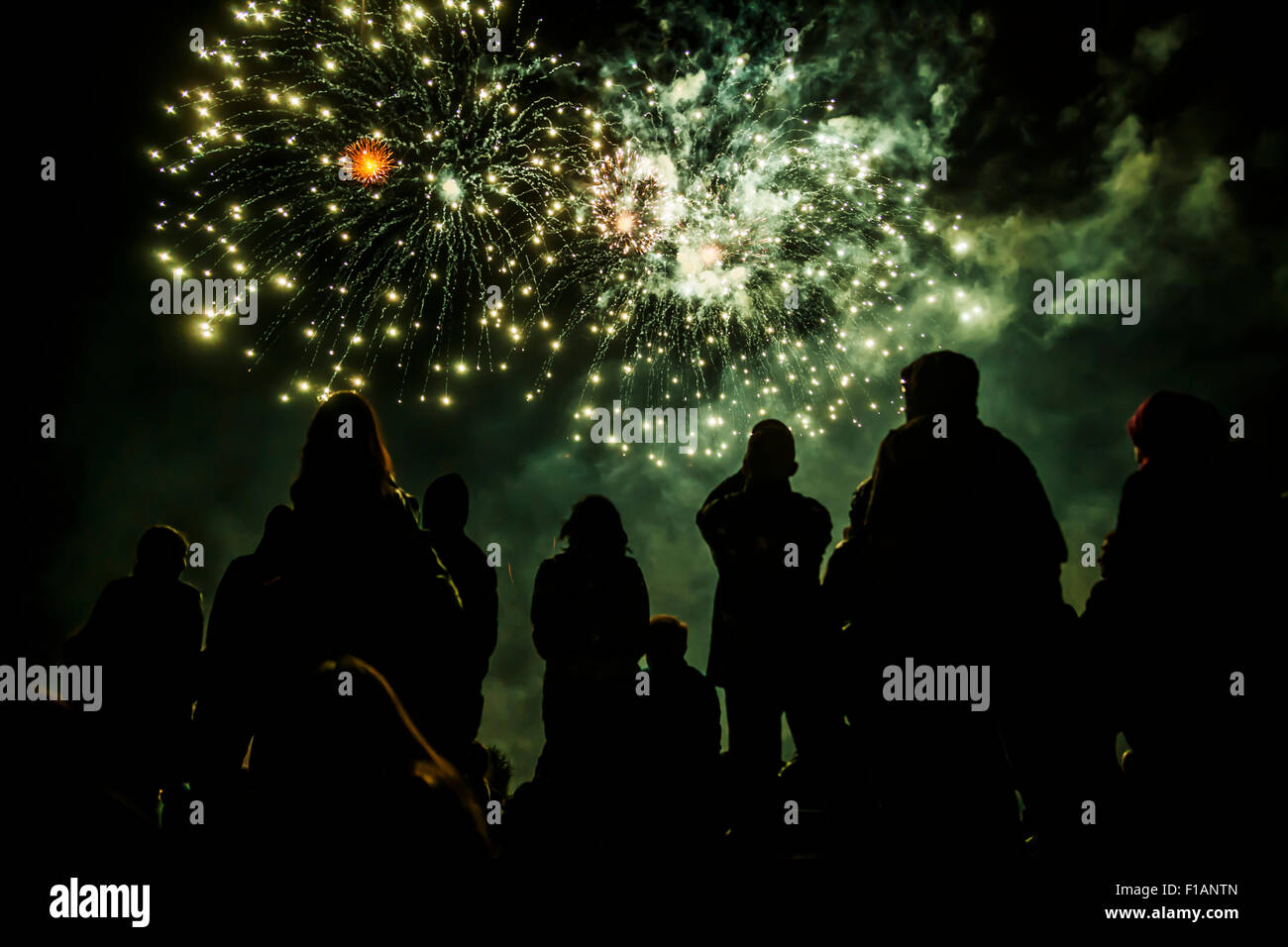 Crowd people looking fireworks hi-res stock photography and images - Alamy