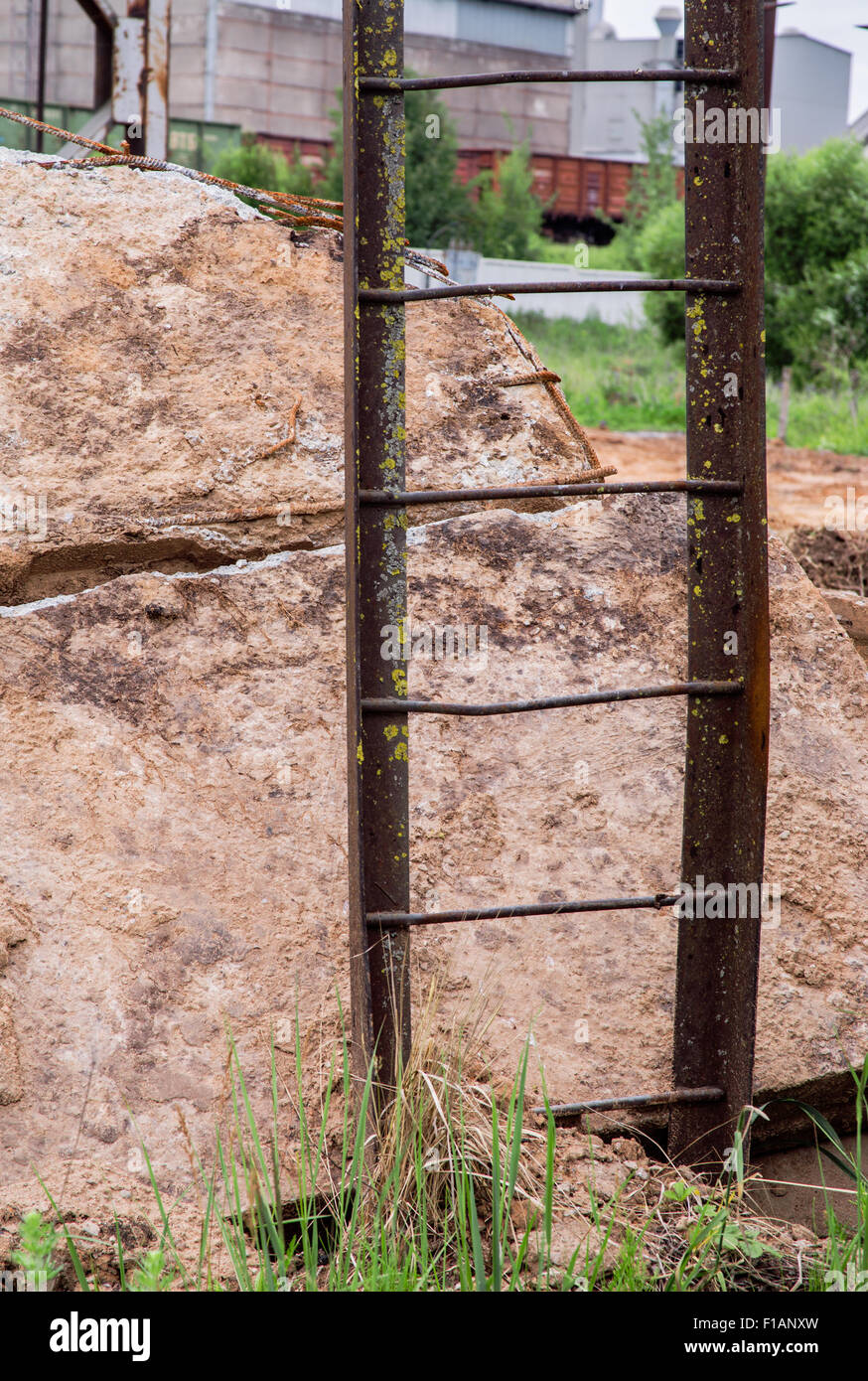 Rusty ladder hi-res stock photography and images - Alamy