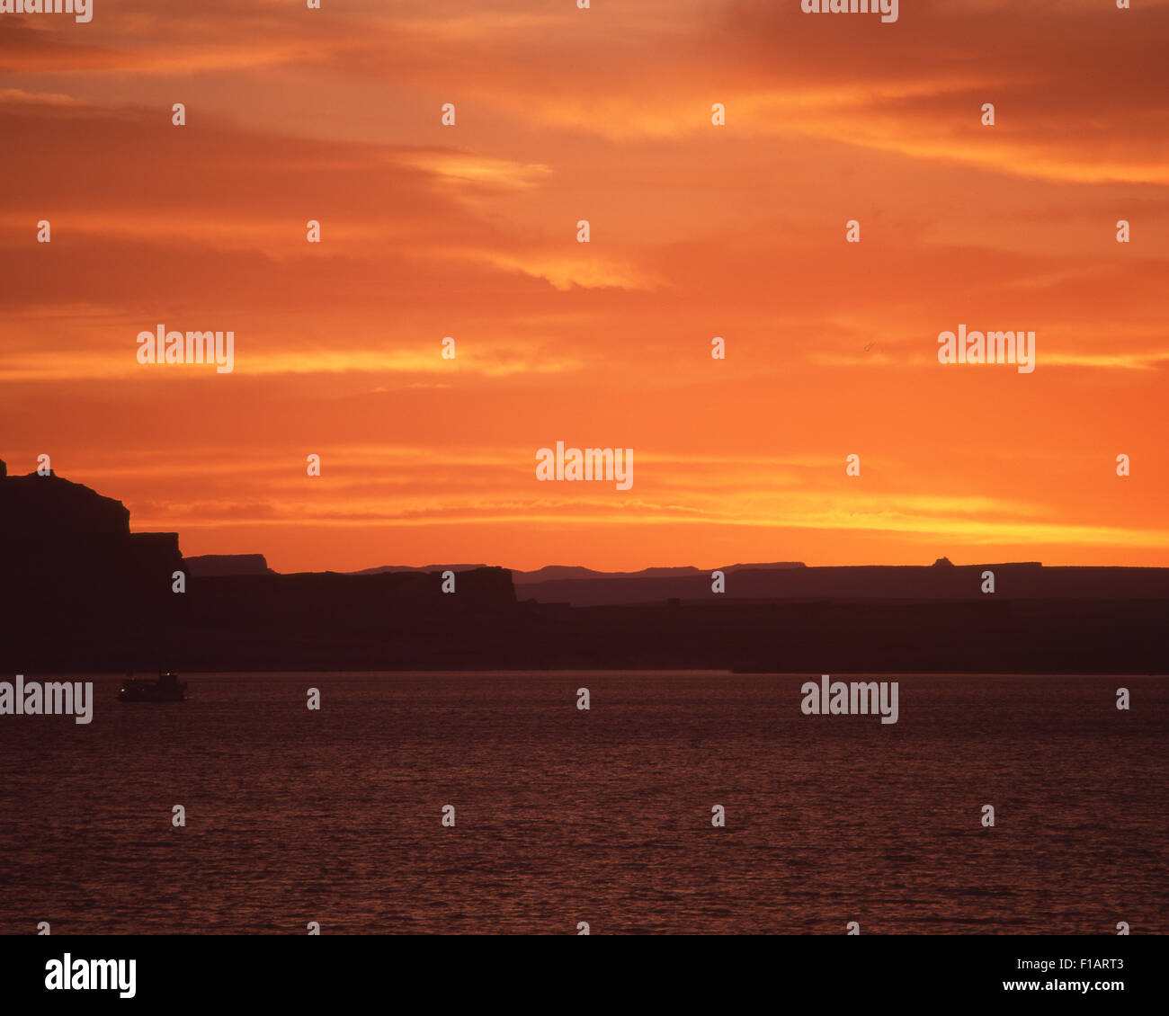 Lake powell at sunset hi-res stock photography and images - Alamy