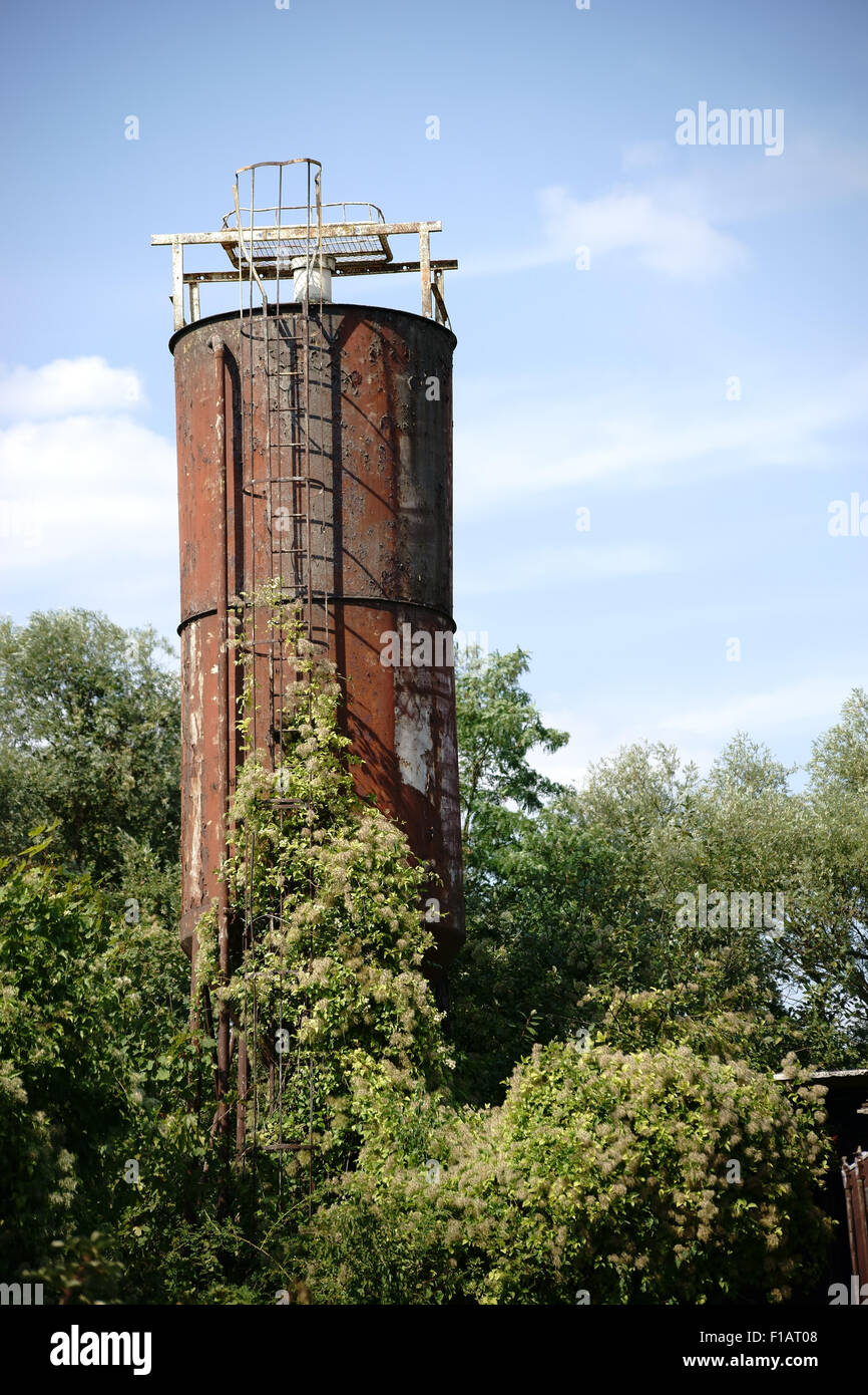Rusted silo hi-res stock photography and images - Alamy